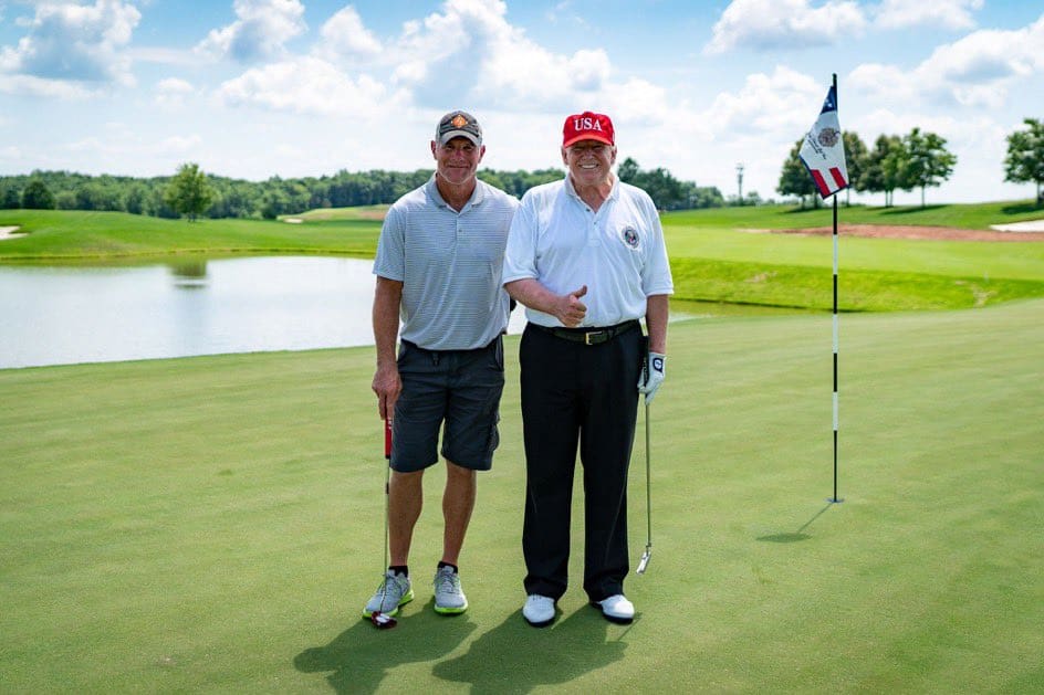 White House Tweets Chummy Photo Of Trump Golfing With Brett Favre As U ...