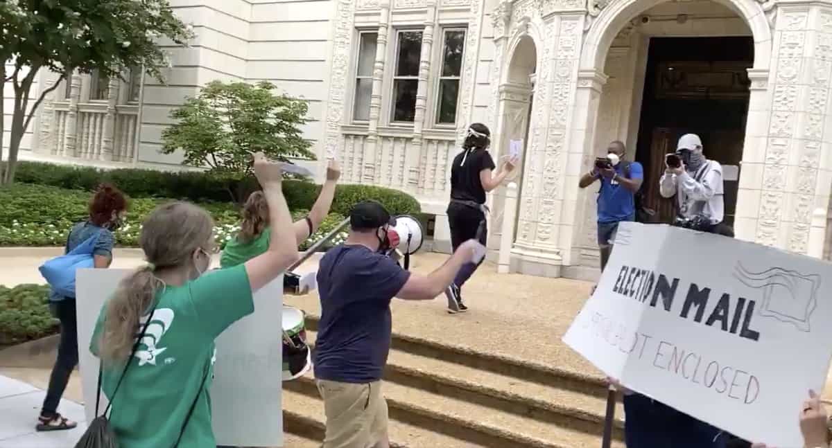 USPS Says It Will Stop Removing Mailboxes From Nation's Streets After ...