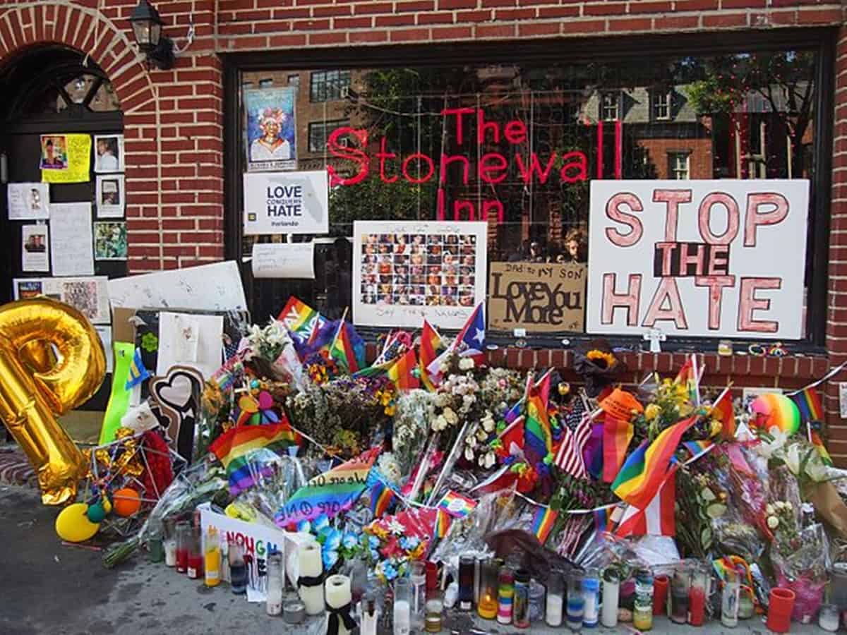 Stonewall to Pour Bud Light Down the Drain, Halt Anheuser-Busch Sales ...